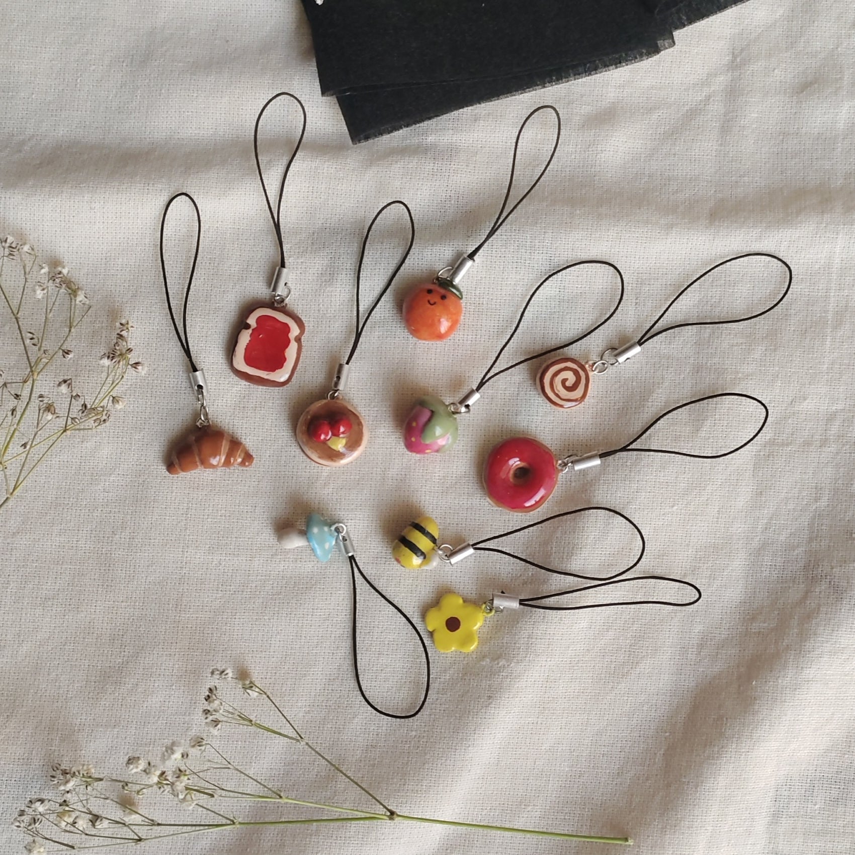Clay Charms – HAPPY AT ART